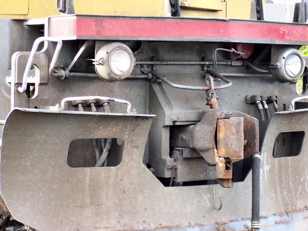 UP 2293 plow and coupler detail